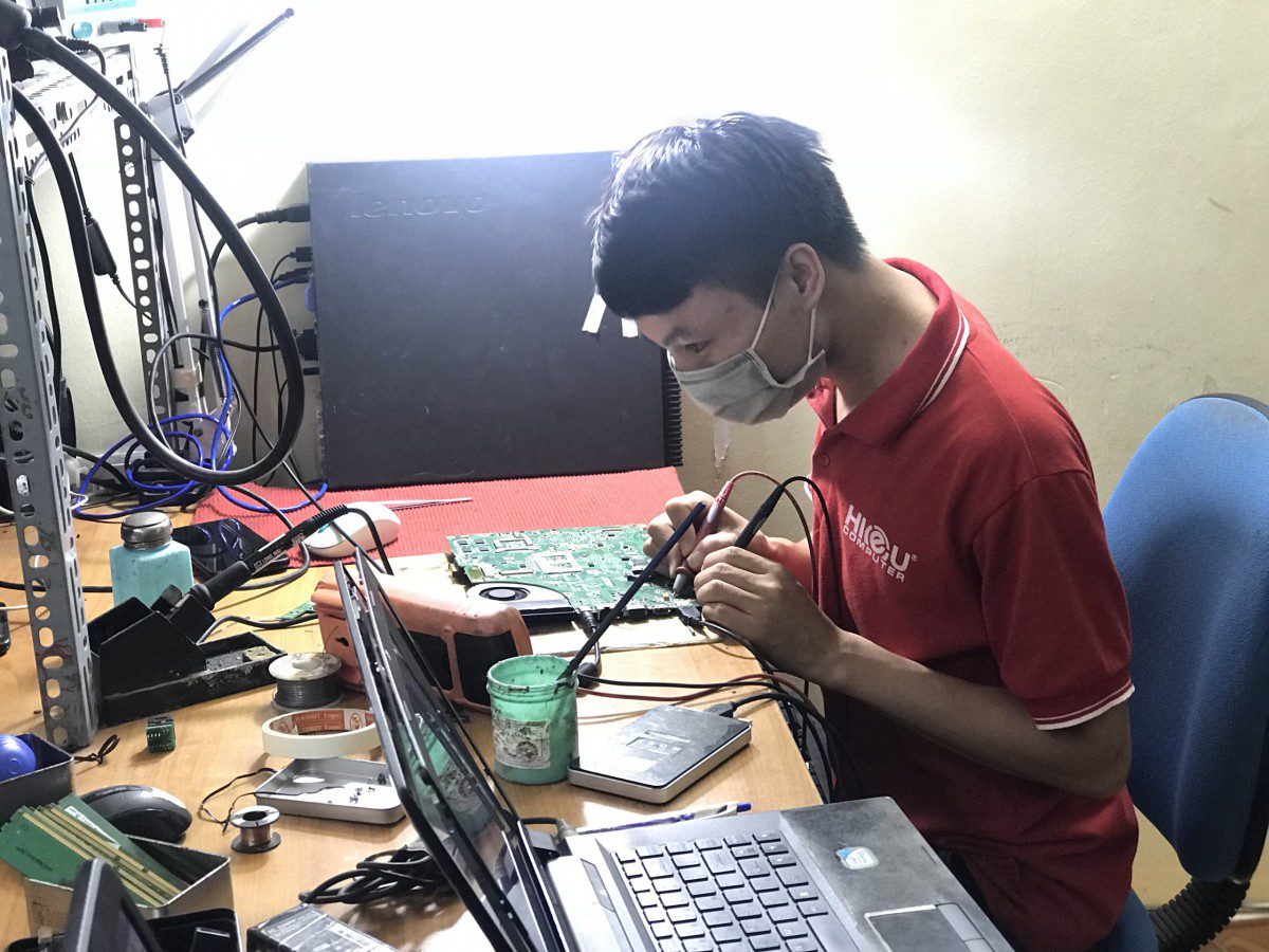 Những hình ảnh đẹp nhân viên Hiếu Computer với khách hàng - Mua bán sửa ...