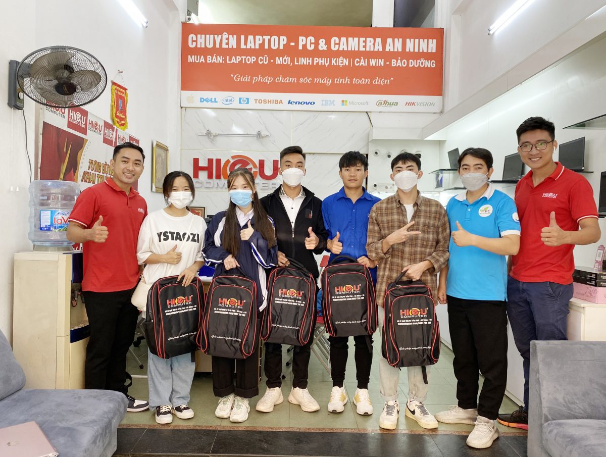 Laptop miễn phí đầu tiên dành tặng sinh viên dân tộc thiểu số - Mua bán ...